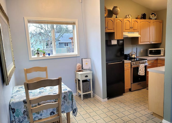 Lazy Daisy Garden Cottage - Oregon