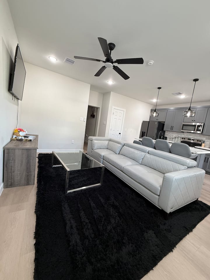 Modern Stay |Downtown Houston - Houston, TX