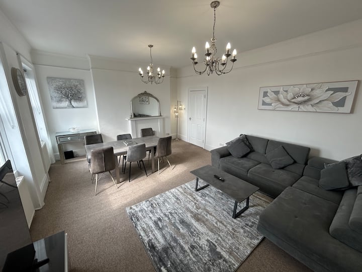 Charming 2-bed Penthouse - Free Parking - East Sussex