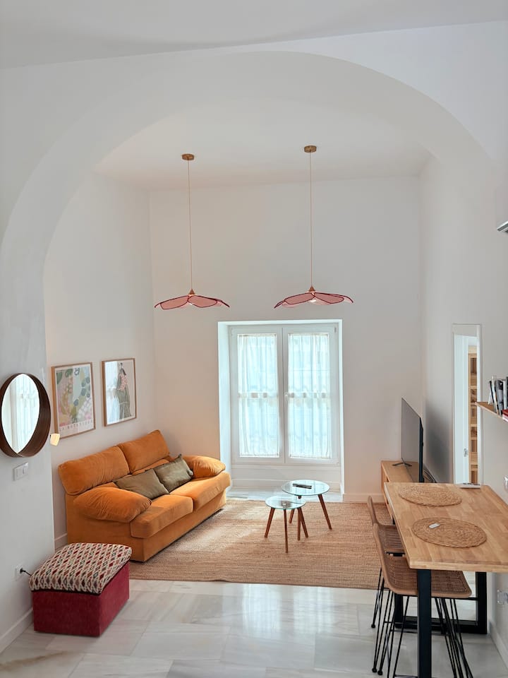 Alameda- A Spot In Front Of El Alcázar - Jerez de la Frontera