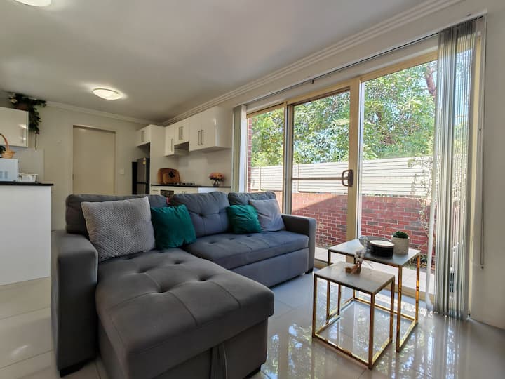 2br Townhouse In Heart Of Campsie - Sydney