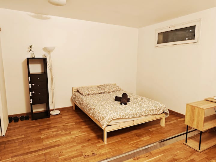 Big Bedroom With Attached Bathroom - Aubervilliers