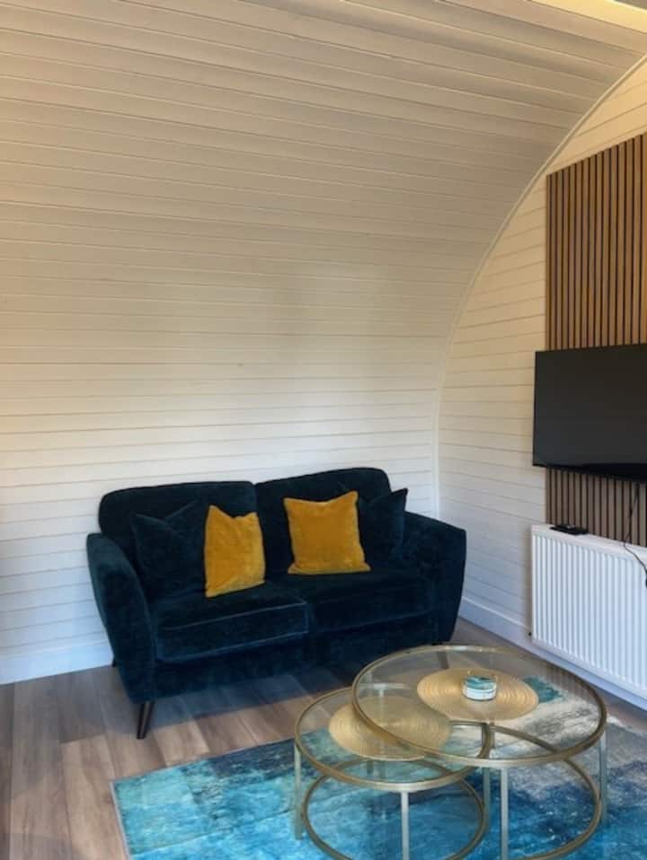 Luxury Spacious Pod With Hot Tub - Culloden Battlefield