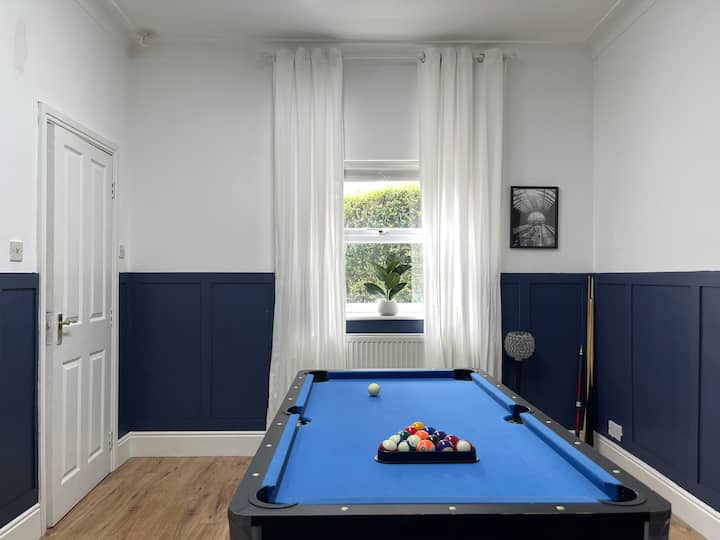Spacious & Modern 8-bed Home | Sleeps 13 | Parking - Yorkshire