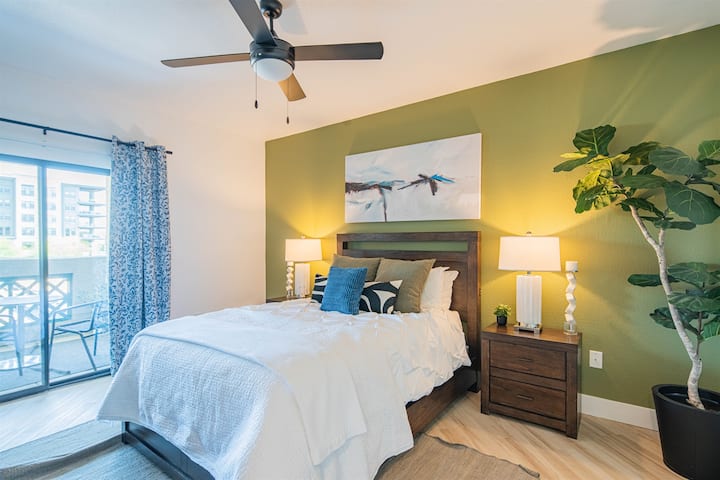 Sonoran Solace Poolside Lounge | Remodeled Suite - Phoenix, AZ
