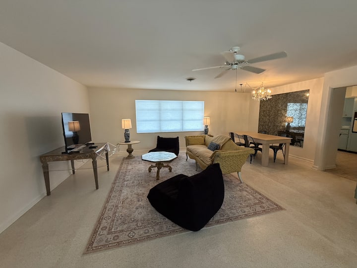 Comfortable Central Beach Vintage Charm, 3br/2bath - Vero Beach, FL