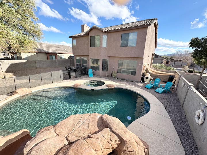 Exquisite Family Retreat With Poolside Oasis - Marana, AZ
