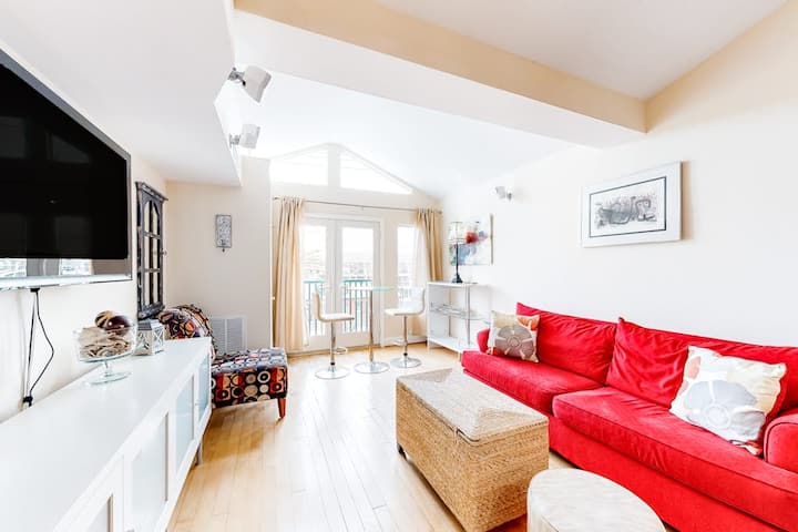Upscale Condo In Heart Of Dewey With Pool & Ac - W - Dewey Beach, DE