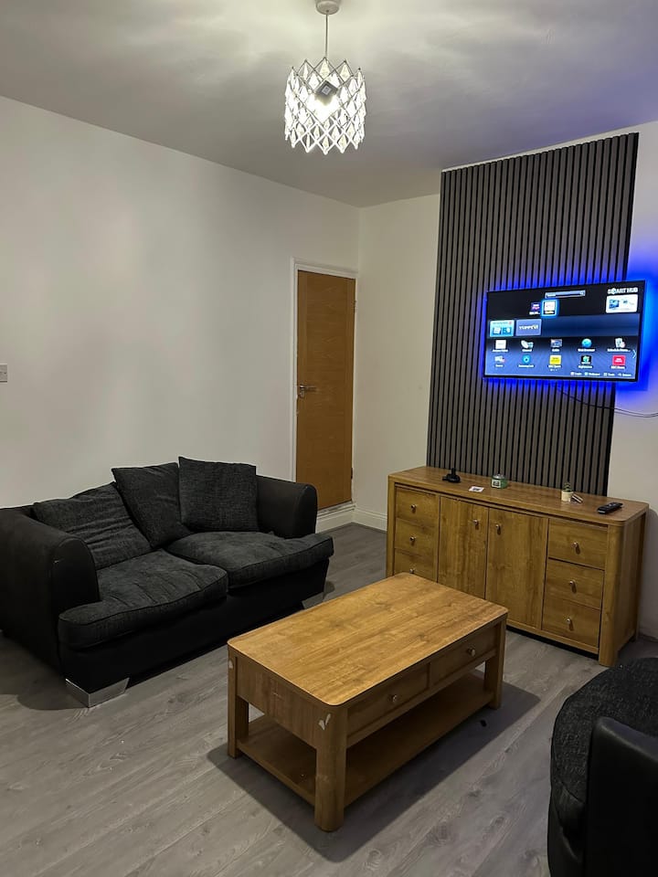 3 Bedroom Luxury House. - Bradford