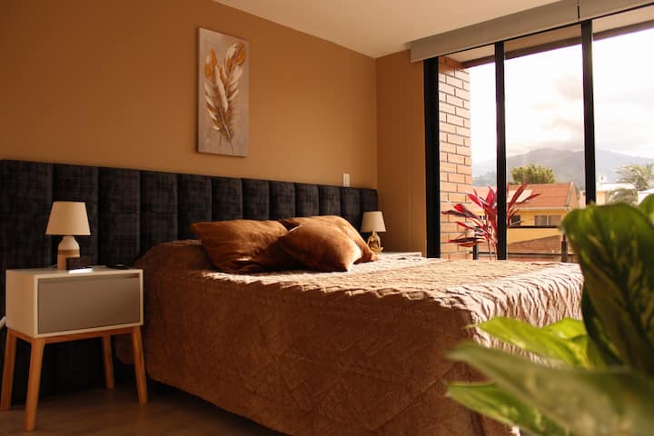 Aqua-lux Apartment Features A Rooftop & Pool. - Cuenca