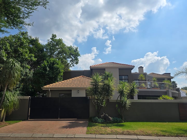 The Rhino Fairway Guest House - Randburg