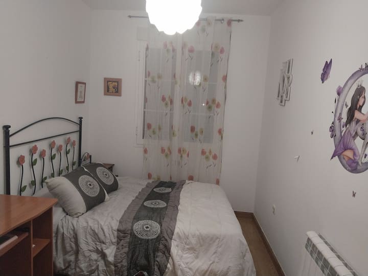 Habitación Amplia Y Cómoda - Santa Fe, España