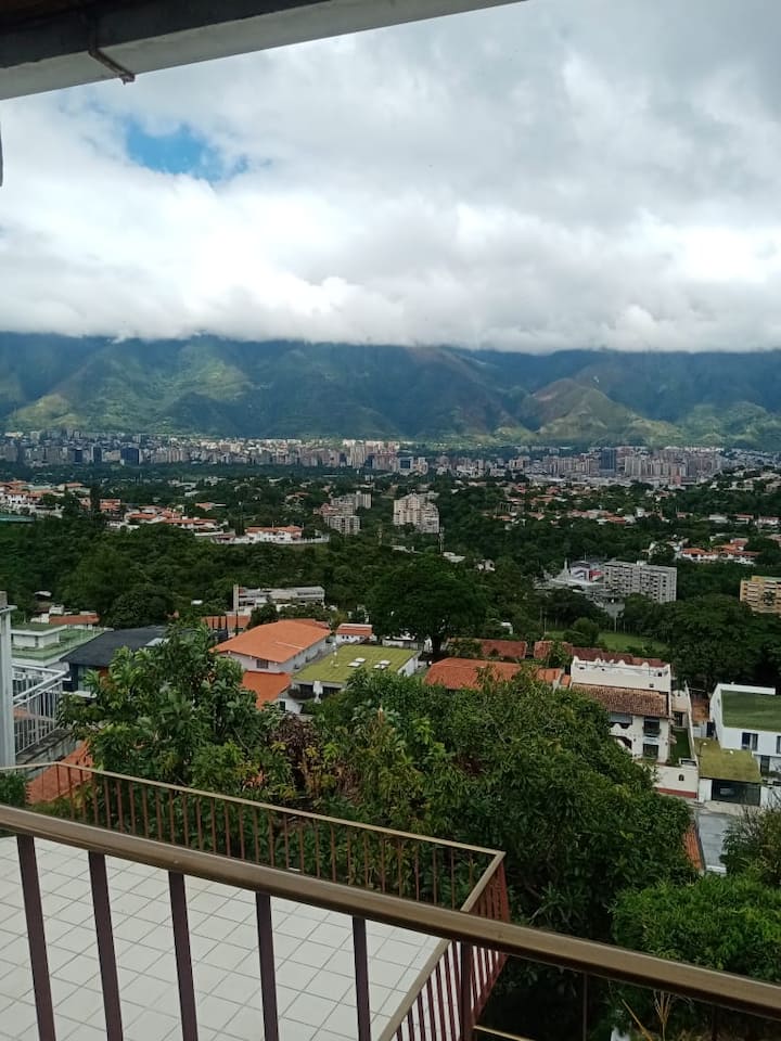 Casa Con Espectacular Vista Al Avila - Caracas