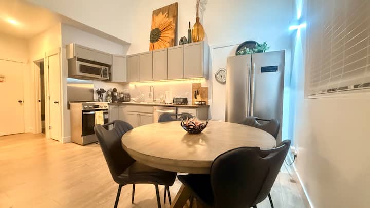 Draper's Dream, Stay And Play
Guest House - Loveland Living Planet Aquarium, Draper