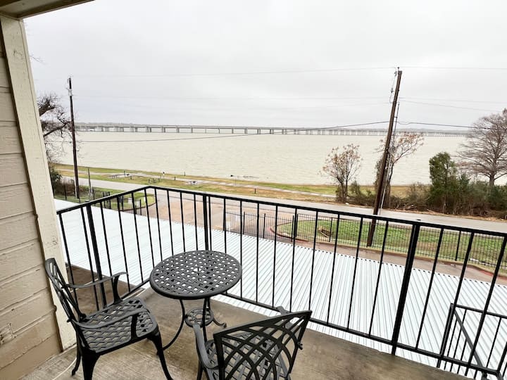 Waterfront Tranquility - Garland, TX