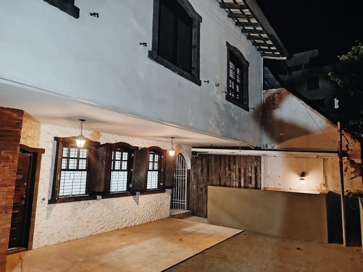 Casa 5 Quartos Ao Lado Da Savassi - Bhsh - Belo Horizonte
