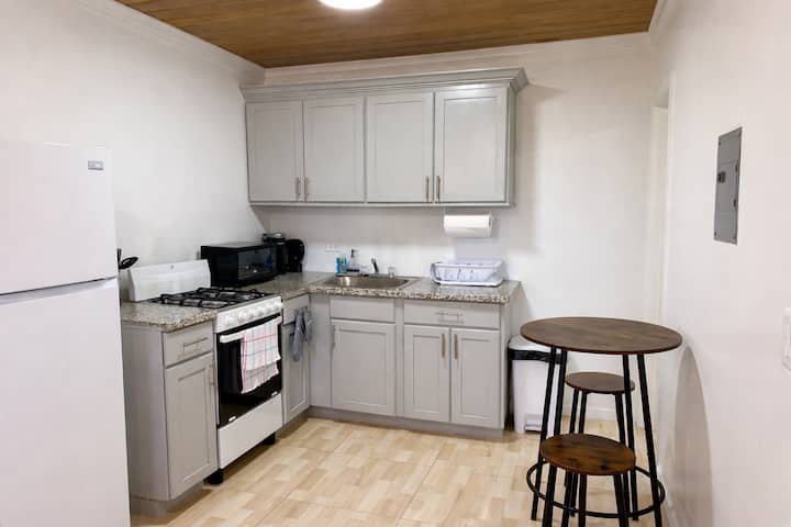 Charming Oasis: Near Beach & 10 Mins To Downtown - Nassau