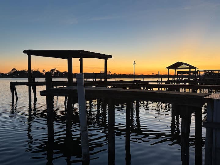 *False River Getaway* Pets Welcome I Launch 3 Min - Livonia, LA