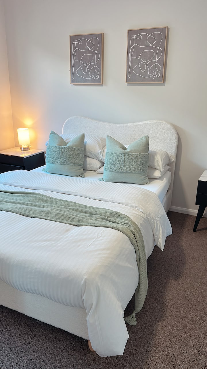 Clean Cosy Entire House. 3 Bedrooms, 1 Bathroom - Brisbane