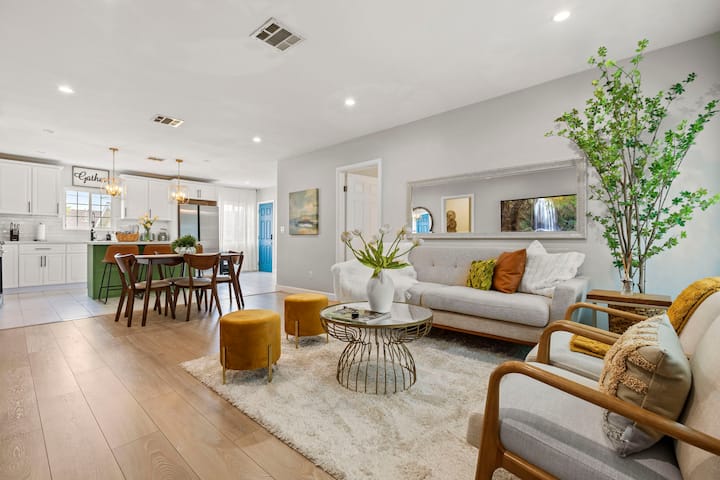 Designer Style Home With Parking In Los Angeles - Bunker Hill - Los Angeles