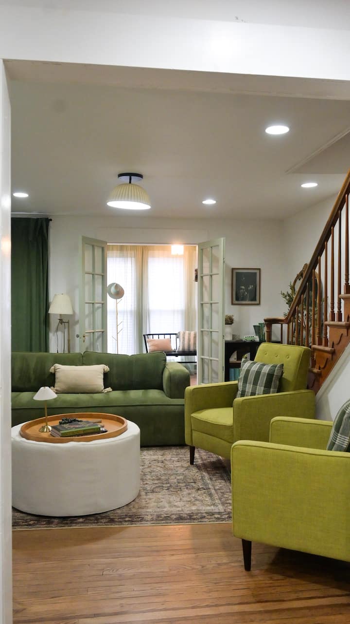 2br Philly Gem W/ Office| Near Airport Mann Center - Philadelphia, PA