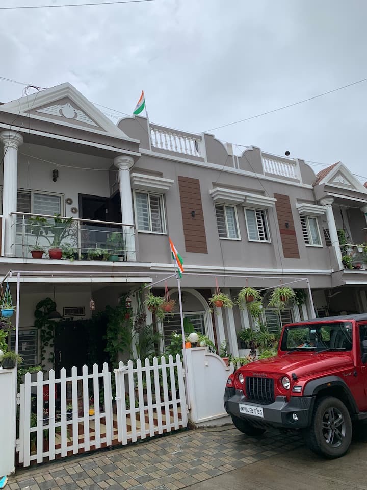 Gold 1bhk Ac, Bhopal Airport, Couples, Single - Bhopal
