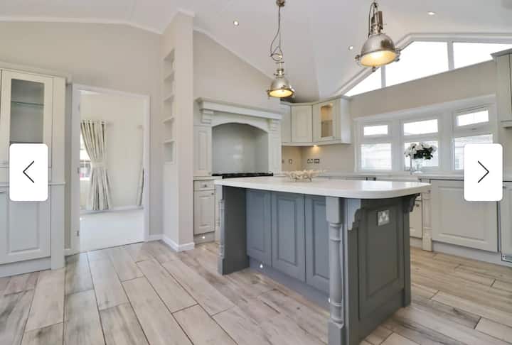 Luxury Lodge Escapes
Unwind With Hot Tub -