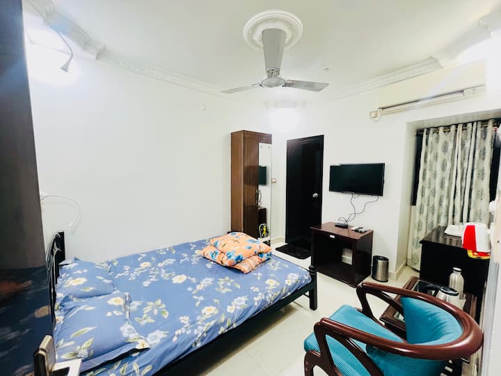 Room In Villa In Patliputra Colony - 帕特納