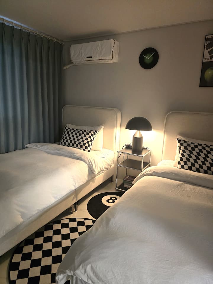 황리단길7분/침대4개/방3/1시퇴실/넷플릭스/건식사우나/정수기/무료주차/에어랩/동궁과월지 - 용강동