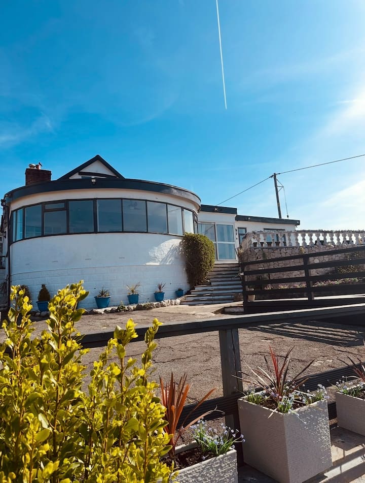Spacious Six Bedroom House Spectacular Views! - Prestatyn