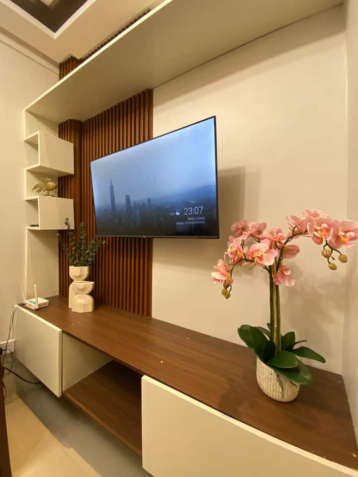 J&m Staycation Spot New 2br-flat Near City Center - Lucena