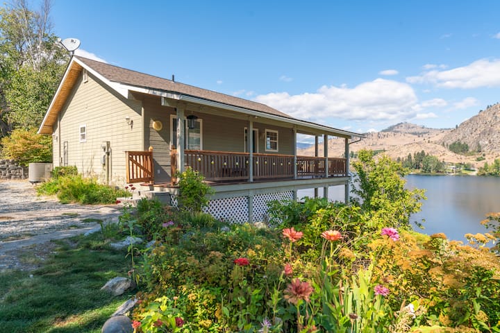 Wapato Lake Waterfront Retreat - Manson, WA