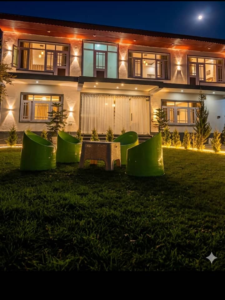 The Meer Mansion Family Room - Srinagar