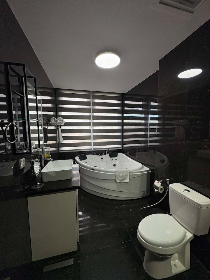 La Grande Penthouse 1 Br With Private Jacuzzi! - Angeles