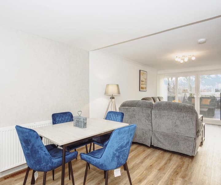 Modern Two Bedroom Flat - Dumfries