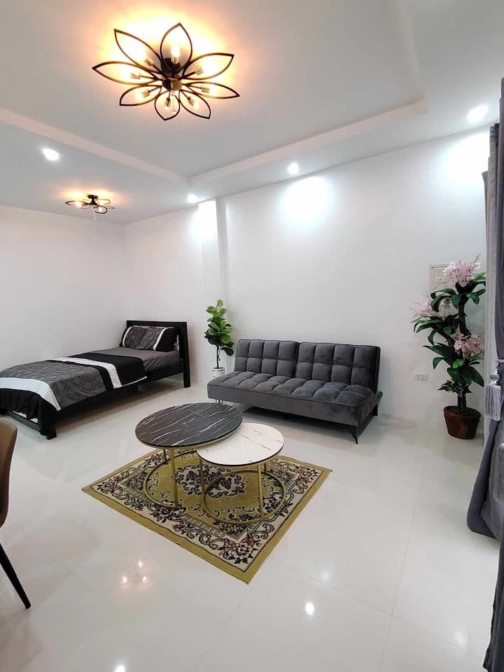 Modern Studio / Free Parking - San Fernando