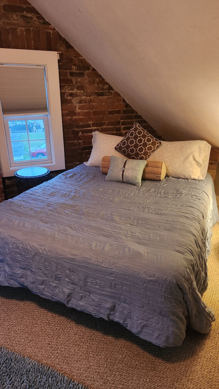 Adorable Attic All For You! - Newmarket, NH