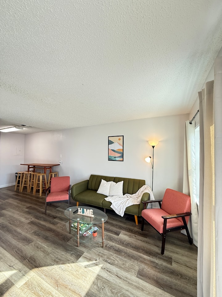 Pinellas Apartment Near Beach And Shopping Plazas - Pinellas Park, FL