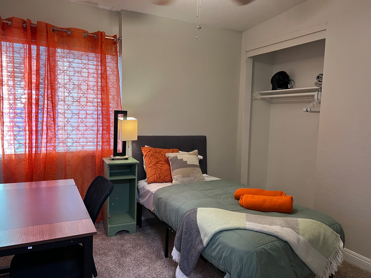 Cozy bedroom only 5 mins to Stip - Houses for Rent in Las Vegas, Nevada ...