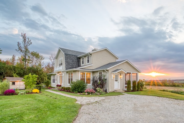 Cape Cod Villa @ Coffin Ridge - Owen Sound