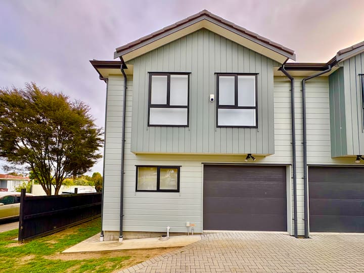 5br Retreat In Manukau Near Rainbow’s End & Nature - Beachlands