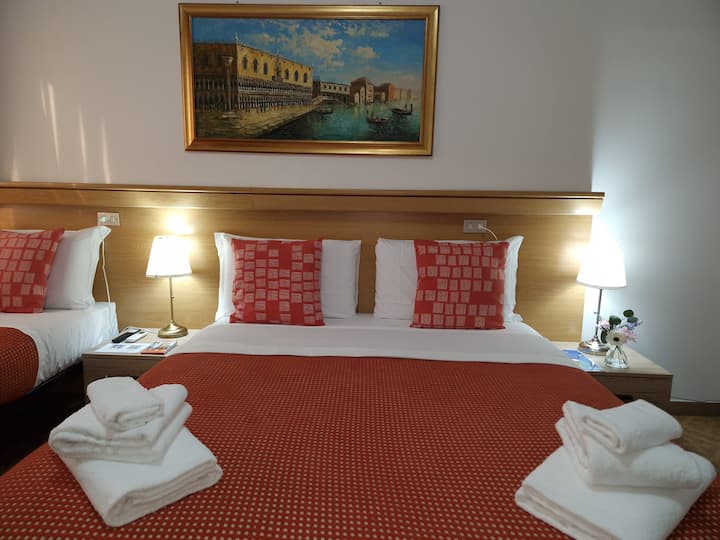 Comfort Quadruple Room With Private Bathroom - Venice