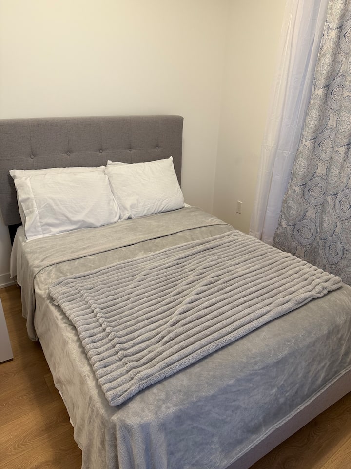 Luxury 2 Bed Apartment In Vaughan Near Wonderland - Vaughan