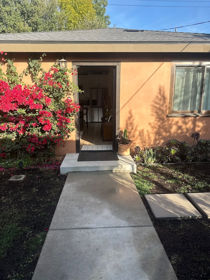 Separate Private Bungalow - Orange, CA