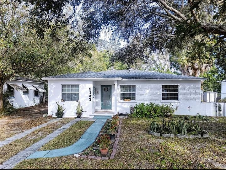 Charming Cottage In St. Pete! - St. Petersburg, FL