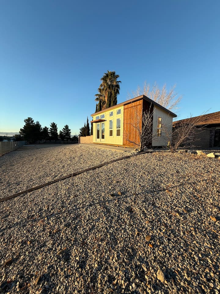 Shed On Top Of The Hill In The Desert With Views - Apple Valley, CA