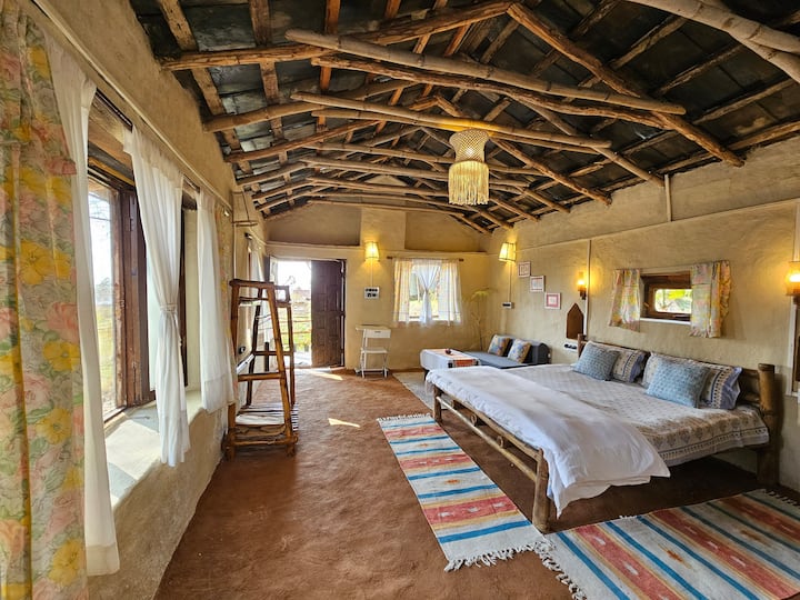 Beautiful Private Mud Eco-cottage With Kitchen - Palampur