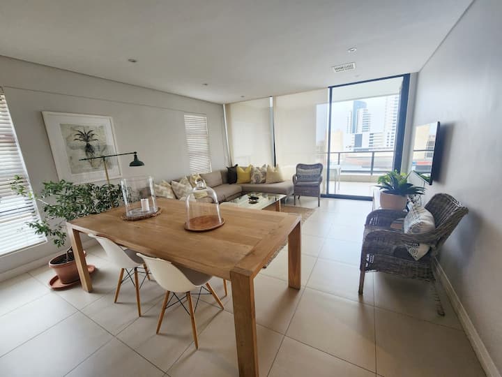 Central & Stylish Umhlanga Apartment * Sleep 6 * - 烏姆赫蘭哈