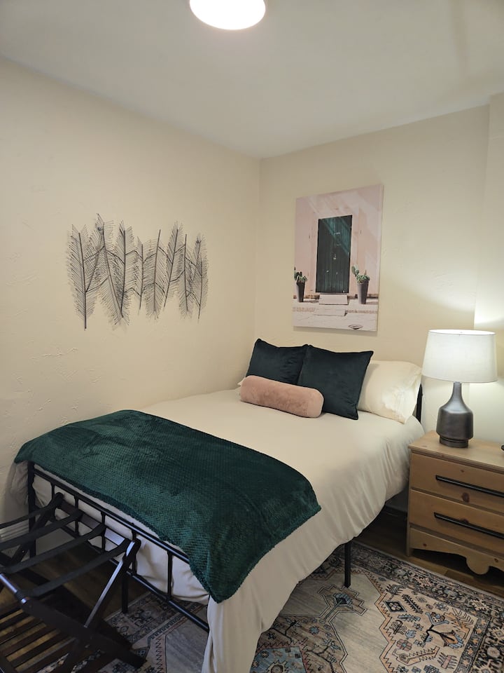 Rm1 - 1st Floor Bedroom (Full) - Akron, OH