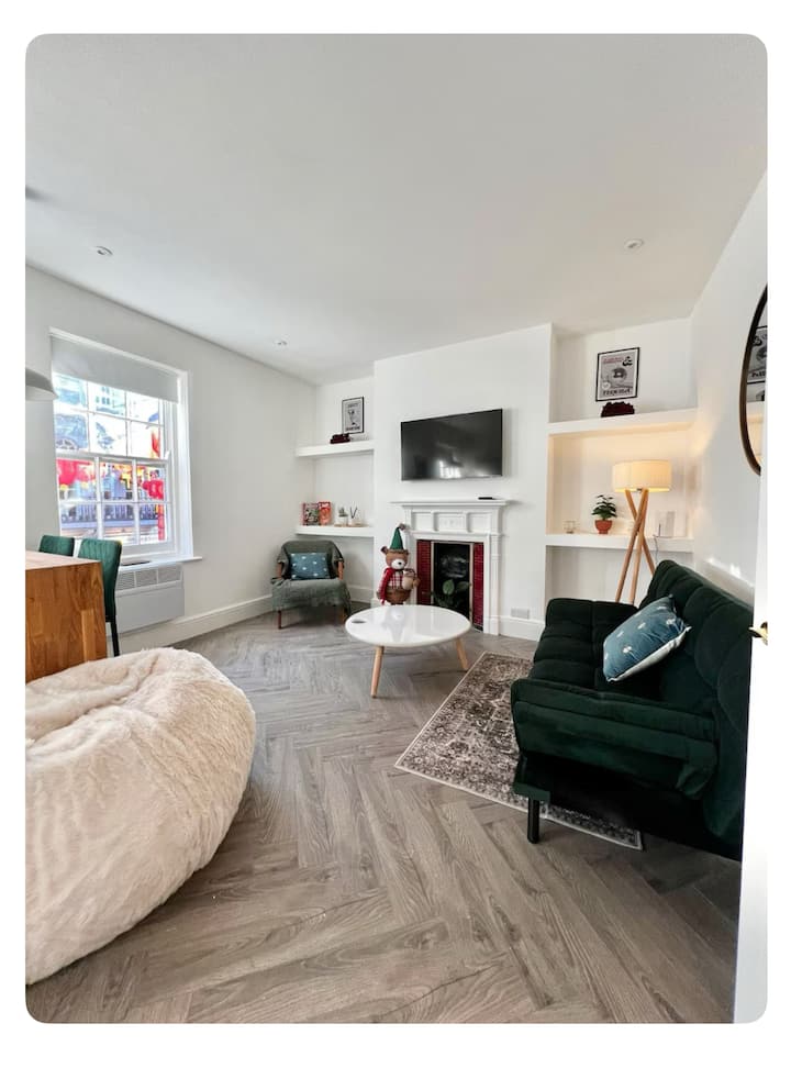 Spacious Gem 2 Bed Flat In The Heart Of Soho! - London